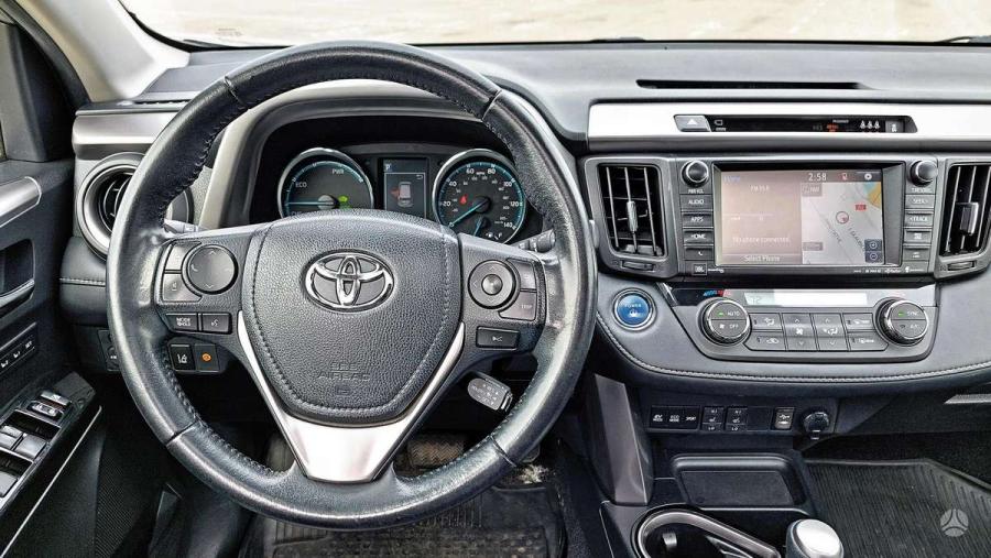 Pelēks Toyota RAV4 2017 Viļņa, ar dzinēja tilpumu 2.49 L un nobraukumu 135 tūkst. km par 18800 €, foto 19 vietnē AUTOMOTO.COM.LV