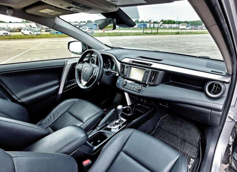 Pelēks Toyota RAV4 2017 Viļņa, ar dzinēja tilpumu 2.49 L un nobraukumu 135 tūkst. km par 18800 €, foto 21 vietnē AUTOMOTO.COM.LV