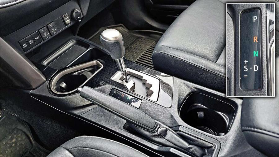 Pelēks Toyota RAV4 2017 Viļņa, ar dzinēja tilpumu 2.49 L un nobraukumu 135 tūkst. km par 18800 €, foto 32 vietnē AUTOMOTO.COM.LV