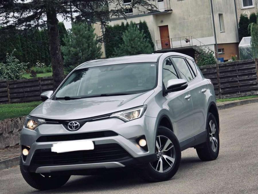 Grey Toyota RAV4 2017 in Vilnius, with an engine capacity of 2.00 L and mileage of 260 thousand km for 9650 €, photo 4 on AUTOMOTO.COM.LV