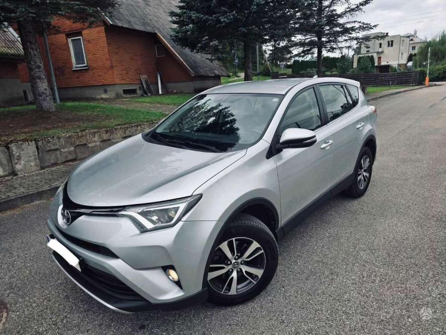 Grey Toyota RAV4 2017 in Vilnius, with an engine capacity of 2.00 L and mileage of 260 thousand km for 9650 €, photo 5 on AUTOMOTO.COM.LV