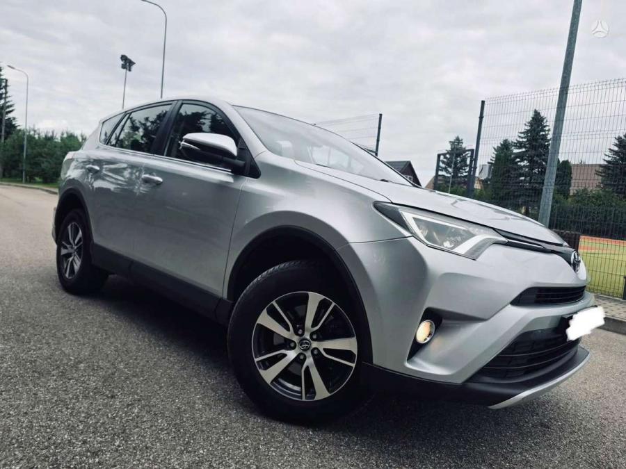 Grey Toyota RAV4 2017 in Vilnius, with an engine capacity of 2.00 L and mileage of 260 thousand km for 9650 €, photo 6 on AUTOMOTO.COM.LV