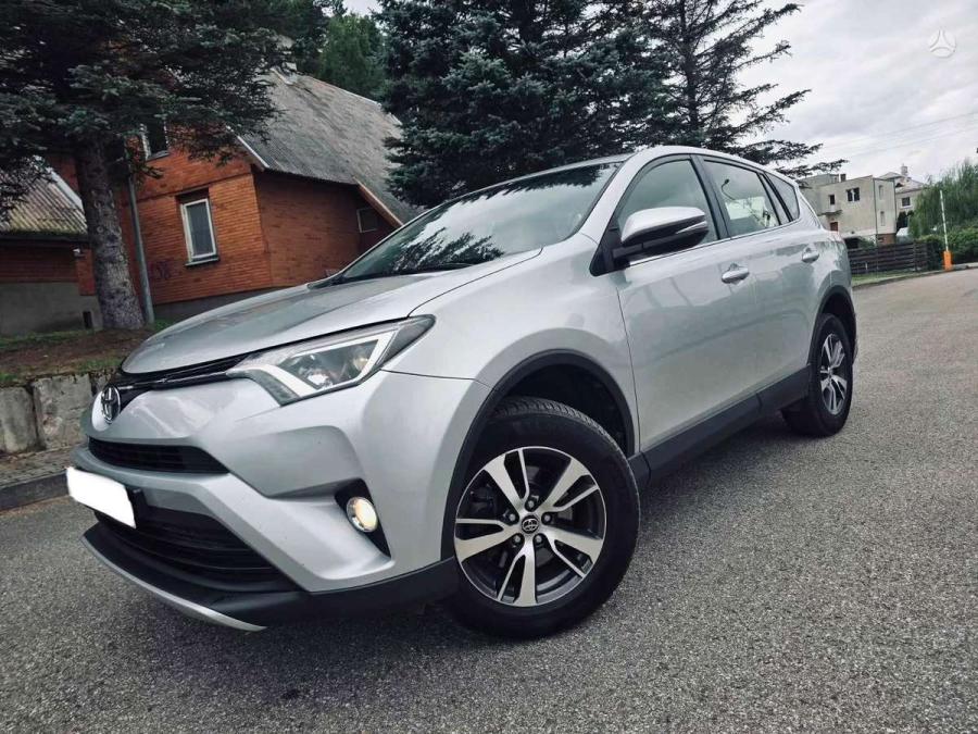 Grey Toyota RAV4 2017 in Vilnius, with an engine capacity of 2.00 L and mileage of 260 thousand km for 9650 €, photo 7 on AUTOMOTO.COM.LV