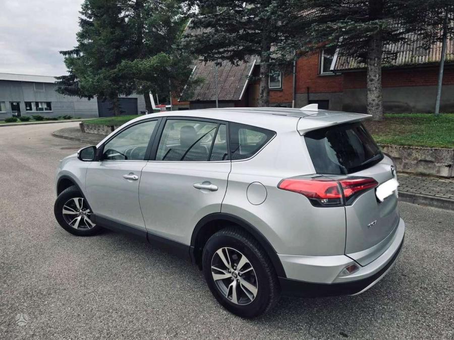 Grey Toyota RAV4 2017 in Vilnius, with an engine capacity of 2.00 L and mileage of 260 thousand km for 9650 €, photo 9 on AUTOMOTO.COM.LV