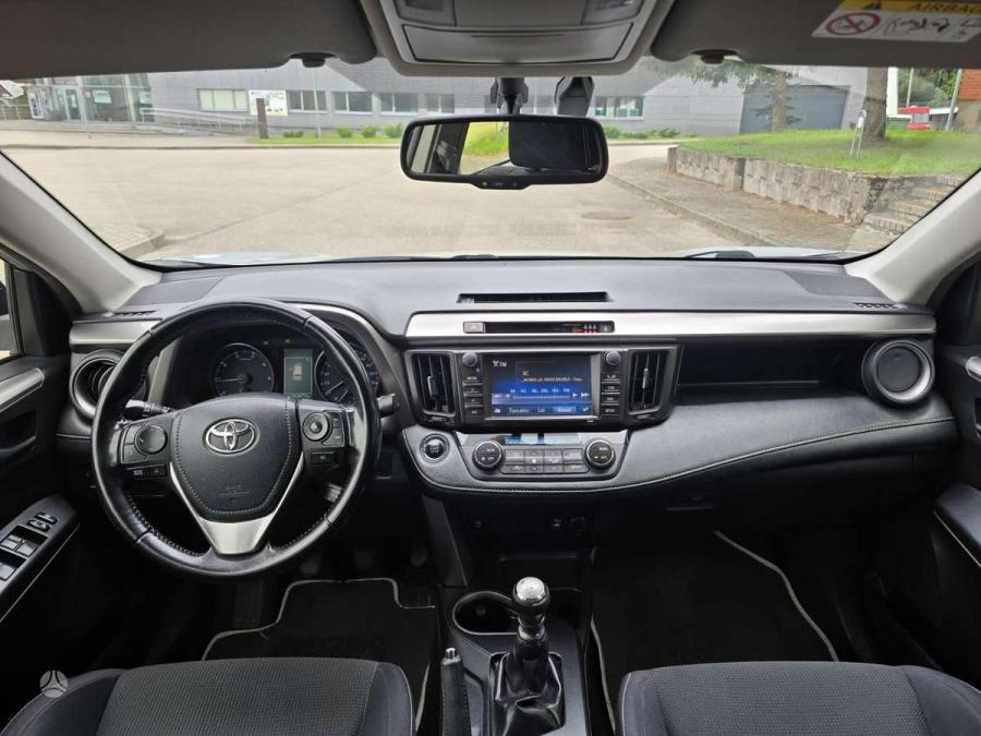 Grey Toyota RAV4 2017 in Vilnius, with an engine capacity of 2.00 L and mileage of 260 thousand km for 9650 €, photo 11 on AUTOMOTO.COM.LV