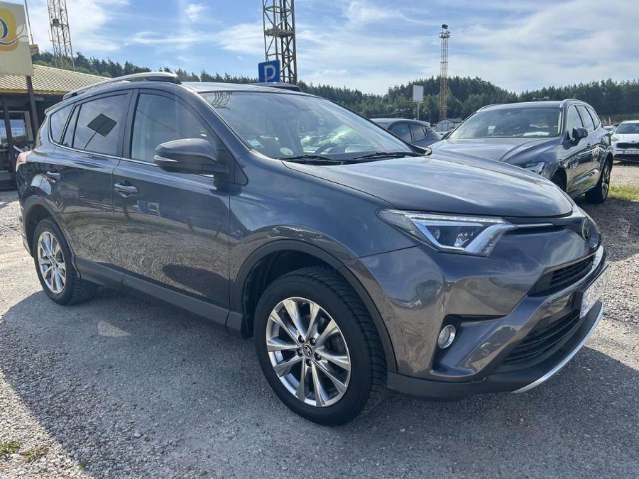 Grey Toyota RAV4 2017 in Vilnius, with an engine capacity of 2.00 L and mileage of 208 thousand km for 14300 €, photo 3 on AUTOMOTO.COM.LV