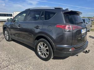 Grey Toyota RAV4 2017 in Vilnius, with an engine capacity of 2.00 L and mileage of 208 thousand km for 14300 €, photo 5 on AUTOMOTO.COM.LV