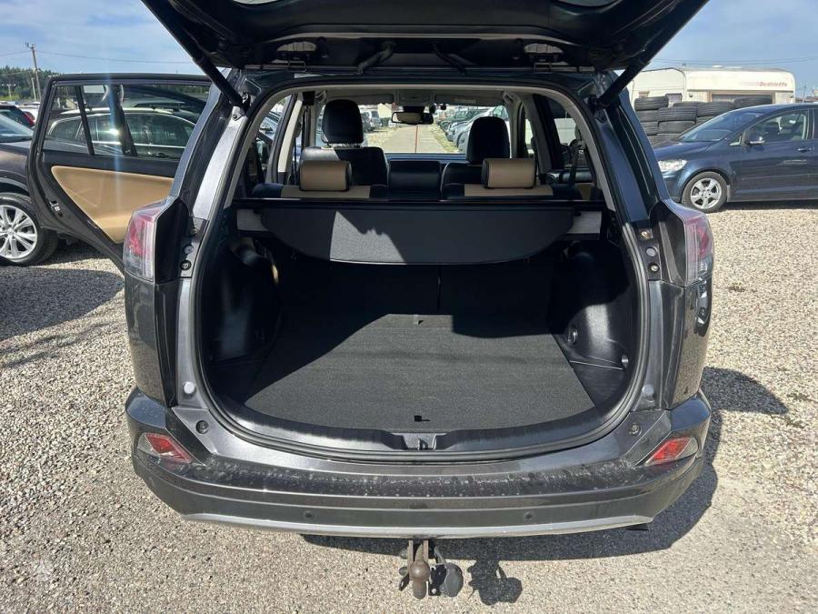 Grey Toyota RAV4 2017 in Vilnius, with an engine capacity of 2.00 L and mileage of 208 thousand km for 14300 €, photo 8 on AUTOMOTO.COM.LV