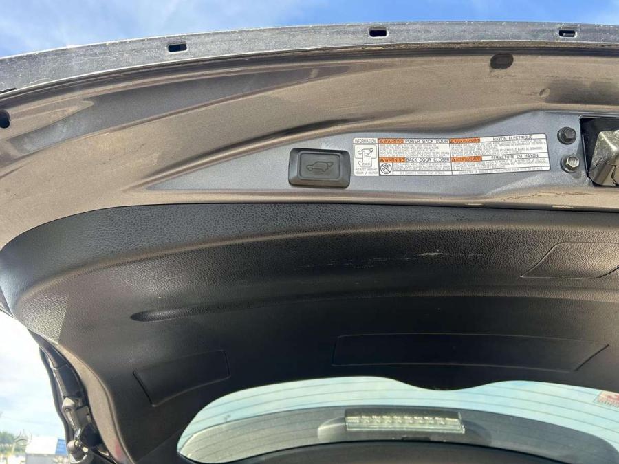 Grey Toyota RAV4 2017 in Vilnius, with an engine capacity of 2.00 L and mileage of 208 thousand km for 14300 €, photo 9 on AUTOMOTO.COM.LV