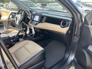 Grey Toyota RAV4 2017 in Vilnius, with an engine capacity of 2.00 L and mileage of 208 thousand km for 14300 €, photo 10 on AUTOMOTO.COM.LV