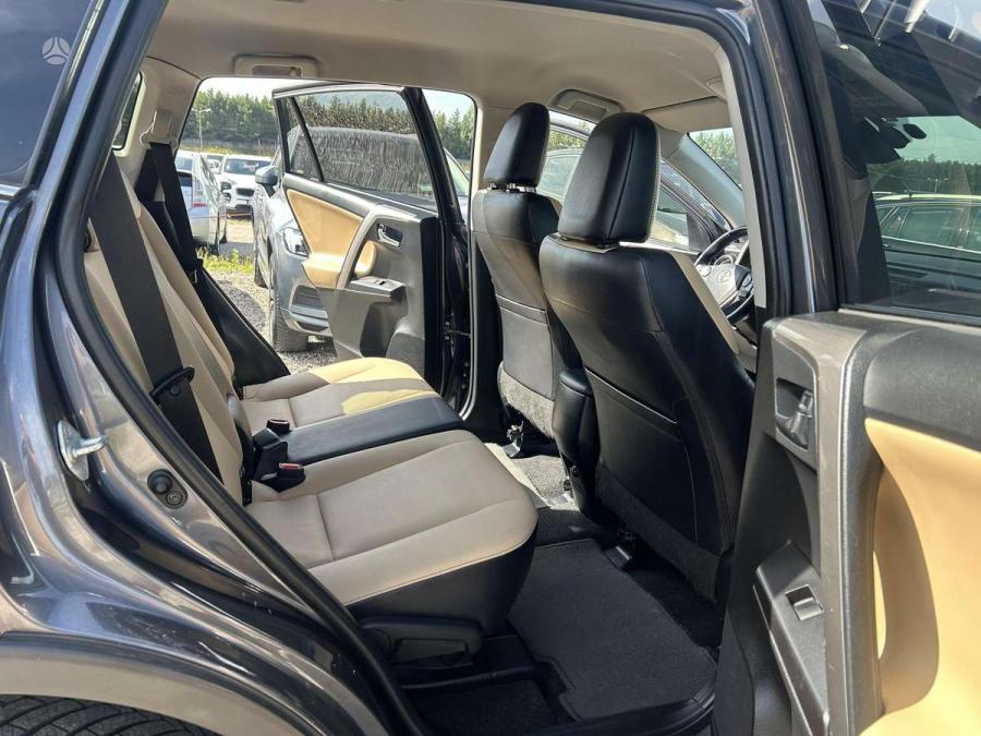 Grey Toyota RAV4 2017 in Vilnius, with an engine capacity of 2.00 L and mileage of 208 thousand km for 14300 €, photo 14 on AUTOMOTO.COM.LV