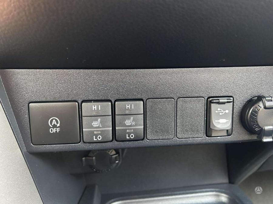 Grey Toyota RAV4 2017 in Vilnius, with an engine capacity of 2.00 L and mileage of 208 thousand km for 14300 €, photo 18 on AUTOMOTO.COM.LV