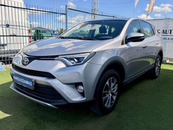 Grey Toyota RAV4 2017 in Panevezys, with an engine capacity of 2.49 L and mileage of 218 thousand km for 16300 €, photo 1 on AUTOMOTO.COM.LV