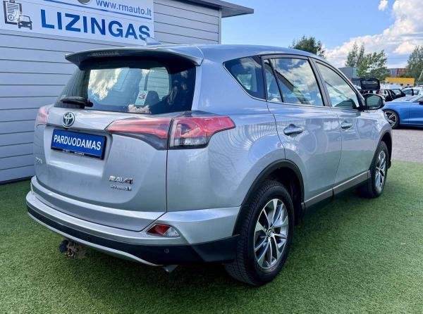 Grey Toyota RAV4 2017 in Panevezys, with an engine capacity of 2.49 L and mileage of 218 thousand km for 16300 €, photo 6 on AUTOMOTO.COM.LV