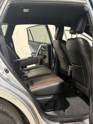 Grey Toyota RAV4 2017 in Klaipeda, with an engine capacity of 2.49 L and mileage of 227 thousand km for 16900 €, photo 11 on AUTOMOTO.COM.LV