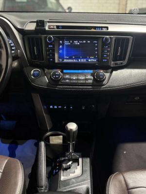 Grey Toyota RAV4 2017 in Klaipeda, with an engine capacity of 2.49 L and mileage of 227 thousand km for 16900 €, photo 12 on AUTOMOTO.COM.LV