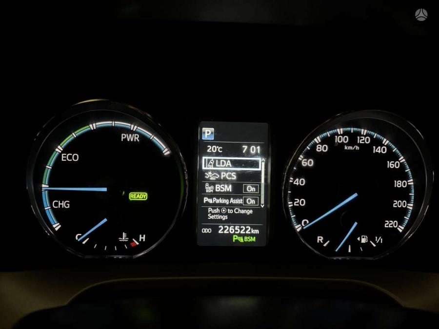 Grey Toyota RAV4 2017 in Klaipeda, with an engine capacity of 2.49 L and mileage of 227 thousand km for 16900 €, photo 13 on AUTOMOTO.COM.LV
