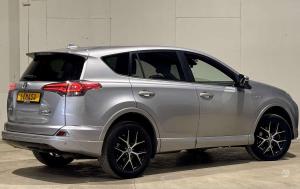 Grey Toyota RAV4 2017 in Klaipeda, with an engine capacity of 2.49 L and mileage of 227 thousand km for 16900 €, photo 21 on AUTOMOTO.COM.LV