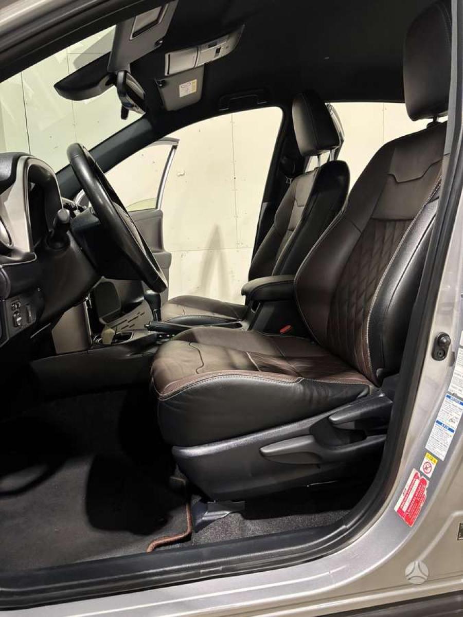 Grey Toyota RAV4 2017 in Klaipeda, with an engine capacity of 2.49 L and mileage of 227 thousand km for 16900 €, photo 22 on AUTOMOTO.COM.LV