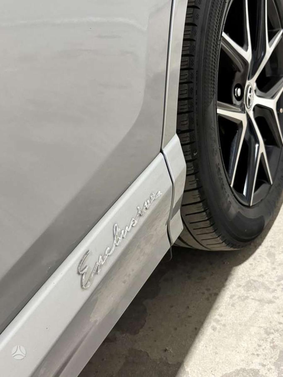 Grey Toyota RAV4 2017 in Klaipeda, with an engine capacity of 2.49 L and mileage of 227 thousand km for 16900 €, photo 25 on AUTOMOTO.COM.LV