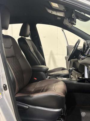 Grey Toyota RAV4 2017 in Klaipeda, with an engine capacity of 2.49 L and mileage of 227 thousand km for 16900 €, photo 27 on AUTOMOTO.COM.LV