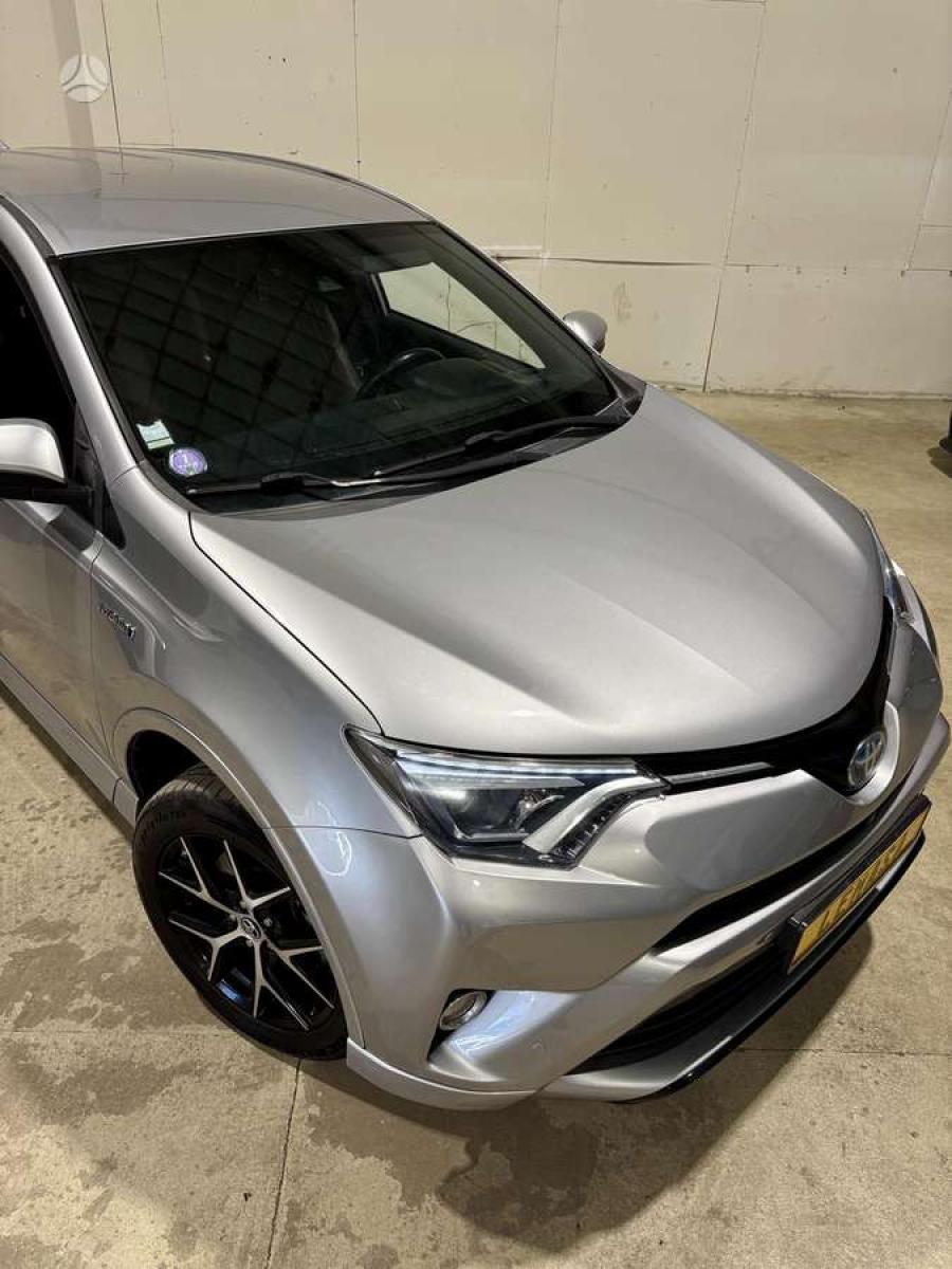 Grey Toyota RAV4 2017 in Klaipeda, with an engine capacity of 2.49 L and mileage of 227 thousand km for 16900 €, photo 36 on AUTOMOTO.COM.LV