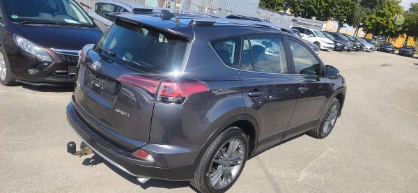 Grey Toyota RAV4 2017 in Klaipeda, with an engine capacity of 2.00 L and mileage of 225 thousand km for 12450 €, photo 3 on AUTOMOTO.COM.LV