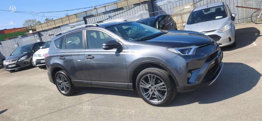 Pelēks Toyota RAV4 2017 Klaipėda, ar dzinēja tilpumu 2.00 L un nobraukumu 225 tūkst. km par 12450 €, foto 5 vietnē AUTOMOTO.COM.LV