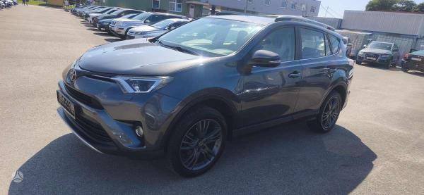 Grey Toyota RAV4 2017 in Klaipeda, with an engine capacity of 2.00 L and mileage of 225 thousand km for 12450 €, photo 6 on AUTOMOTO.COM.LV