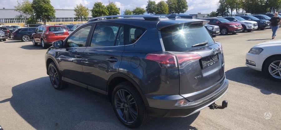 Pelēks Toyota RAV4 2017 Klaipėda, ar dzinēja tilpumu 2.00 L un nobraukumu 225 tūkst. km par 12450 €, foto 8 vietnē AUTOMOTO.COM.LV