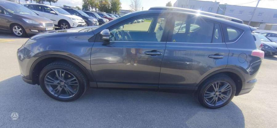 Pelēks Toyota RAV4 2017 Klaipėda, ar dzinēja tilpumu 2.00 L un nobraukumu 225 tūkst. km par 12450 €, foto 16 vietnē AUTOMOTO.COM.LV