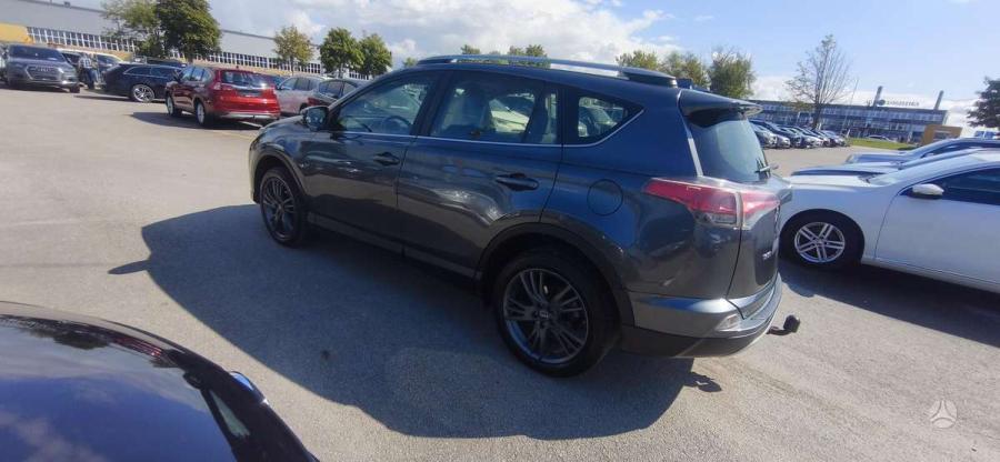 Pelēks Toyota RAV4 2017 Klaipėda, ar dzinēja tilpumu 2.00 L un nobraukumu 225 tūkst. km par 12450 €, foto 17 vietnē AUTOMOTO.COM.LV