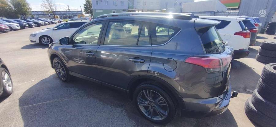 Pelēks Toyota RAV4 2017 Klaipėda, ar dzinēja tilpumu 2.00 L un nobraukumu 225 tūkst. km par 12450 €, foto 18 vietnē AUTOMOTO.COM.LV
