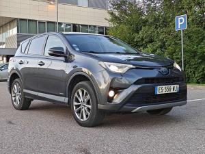Grey Toyota RAV4 2017 in Vilnius, with an engine capacity of 2.49 L and mileage of 297 thousand km for 13300 €, photo 6 on AUTOMOTO.COM.LV