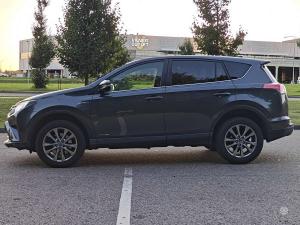 Grey Toyota RAV4 2017 in Vilnius, with an engine capacity of 2.49 L and mileage of 297 thousand km for 13300 €, photo 9 on AUTOMOTO.COM.LV