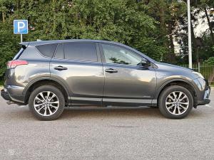 Grey Toyota RAV4 2017 in Vilnius, with an engine capacity of 2.49 L and mileage of 297 thousand km for 13300 €, photo 10 on AUTOMOTO.COM.LV