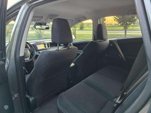 Grey Toyota RAV4 2017 in Vilnius, with an engine capacity of 2.49 L and mileage of 297 thousand km for 13300 €, photo 14 on AUTOMOTO.COM.LV