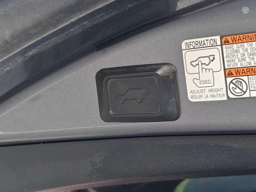 Grey Toyota RAV4 2017 in Vilnius, with an engine capacity of 2.49 L and mileage of 297 thousand km for 13300 €, photo 18 on AUTOMOTO.COM.LV