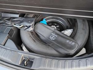 Grey Toyota RAV4 2017 in Vilnius, with an engine capacity of 2.49 L and mileage of 297 thousand km for 13300 €, photo 19 on AUTOMOTO.COM.LV