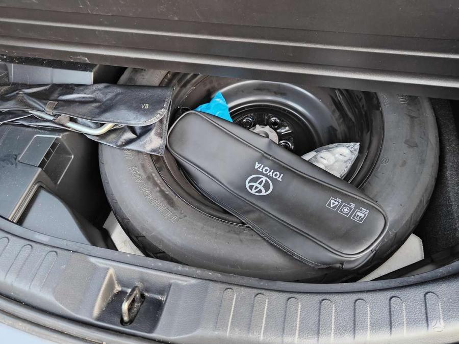 Grey Toyota RAV4 2017 in Vilnius, with an engine capacity of 2.49 L and mileage of 297 thousand km for 13300 €, photo 19 on AUTOMOTO.COM.LV