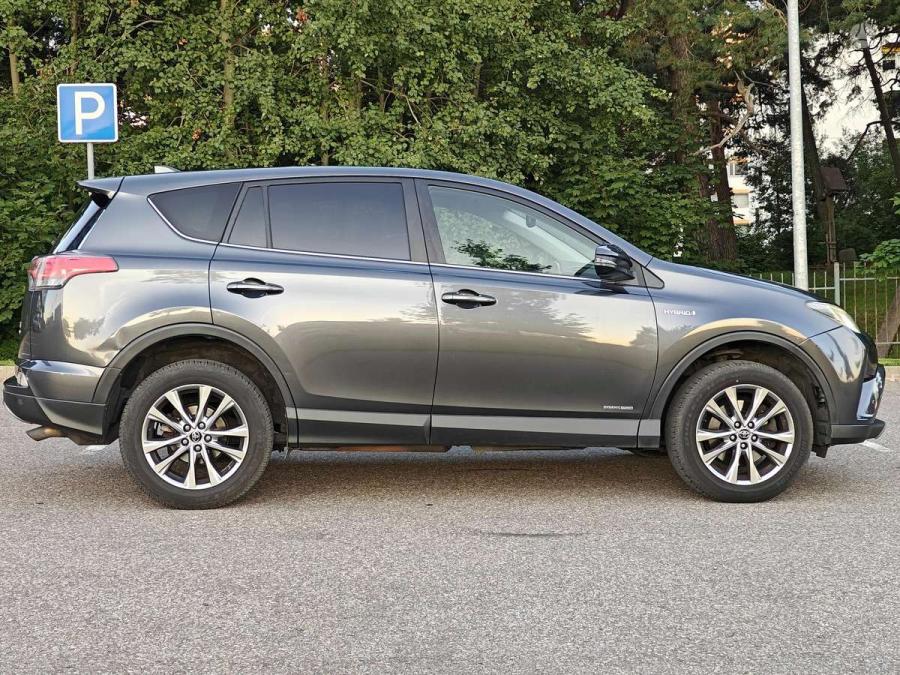 Pelēks Toyota RAV4 2017 Viļņa, ar dzinēja tilpumu 2.49 L un nobraukumu 297 tūkst. km par 13500 €, foto 10 vietnē AUTOMOTO.COM.LV