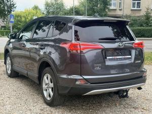 Grey Toyota RAV4 2017 in Ukmerge, with an engine capacity of 2.00 L and mileage of 245 thousand km for 12750 €, photo 4 on AUTOMOTO.COM.LV