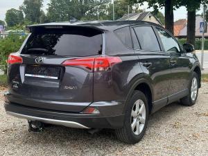 Grey Toyota RAV4 2017 in Ukmerge, with an engine capacity of 2.00 L and mileage of 245 thousand km for 12750 €, photo 5 on AUTOMOTO.COM.LV