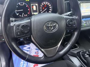 Grey Toyota RAV4 2017 in Ukmerge, with an engine capacity of 2.00 L and mileage of 245 thousand km for 12750 €, photo 10 on AUTOMOTO.COM.LV