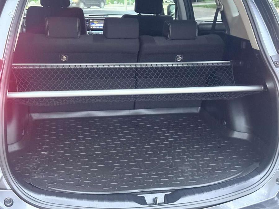 Grey Toyota RAV4 2017 in Ukmerge, with an engine capacity of 2.00 L and mileage of 245 thousand km for 12750 €, photo 17 on AUTOMOTO.COM.LV