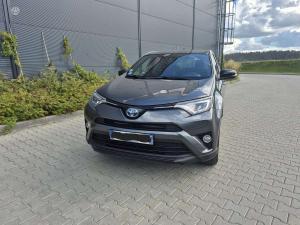 Grey Toyota RAV4 2017 in Vilnius, with an engine capacity of 2.49 L and mileage of 260 thousand km for 16500 €, photo 3 on AUTOMOTO.COM.LV