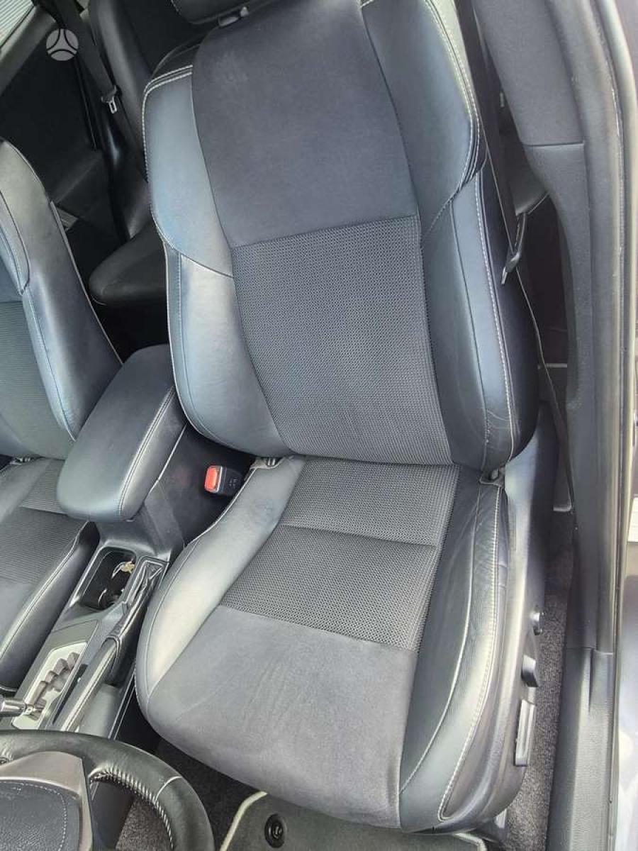 Grey Toyota RAV4 2017 in Vilnius, with an engine capacity of 2.49 L and mileage of 260 thousand km for 16500 €, photo 10 on AUTOMOTO.COM.LV