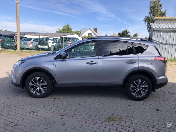 Pelēks Toyota RAV4 2017 Utena, ar dzinēja tilpumu 0.00 L un nobraukumu 129 tūkst. km par 17800 €, foto 5 vietnē AUTOMOTO.COM.LV