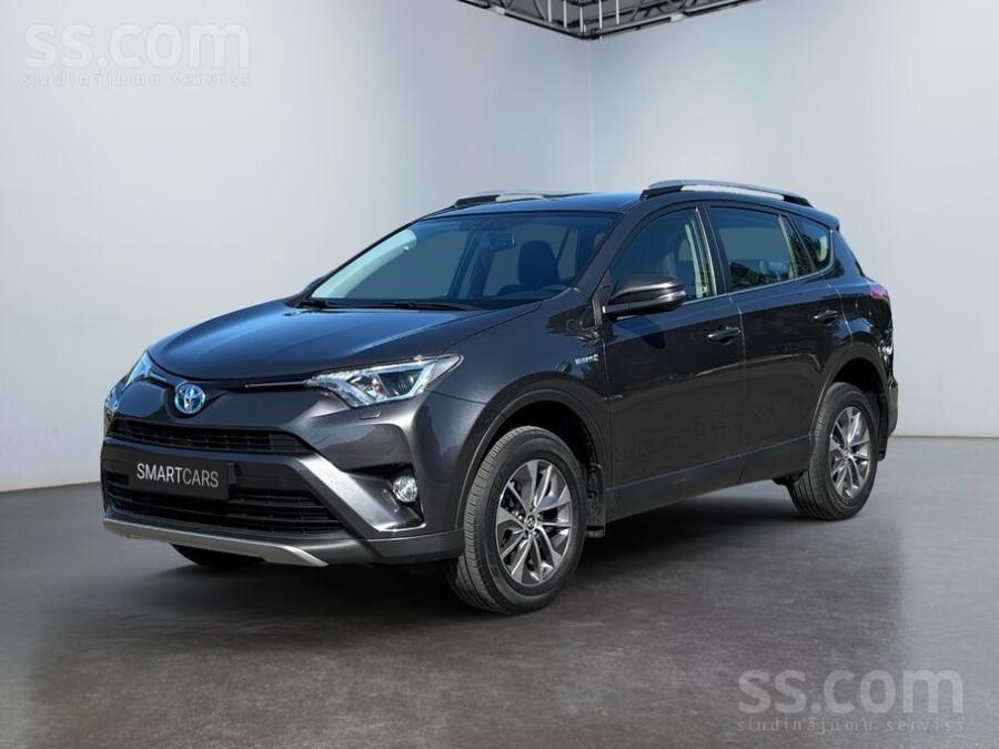 Grey Toyota RAV4 2018 in Riga, with an engine capacity of 2.50 L and mileage of 87 thousand km for 19300 €, photo 1 on AUTOMOTO.COM.LV