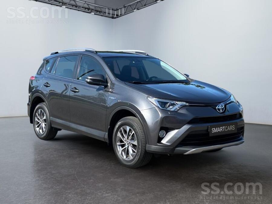Grey Toyota RAV4 2018 in Riga, with an engine capacity of 2.50 L and mileage of 87 thousand km for 19300 €, photo 2 on AUTOMOTO.COM.LV